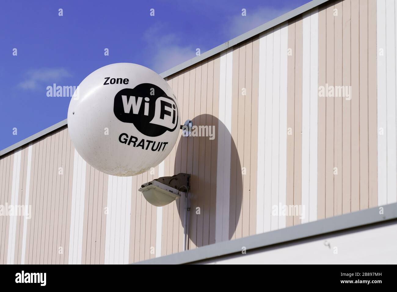 Wi fi signage hi-res stock photography and images - Alamy