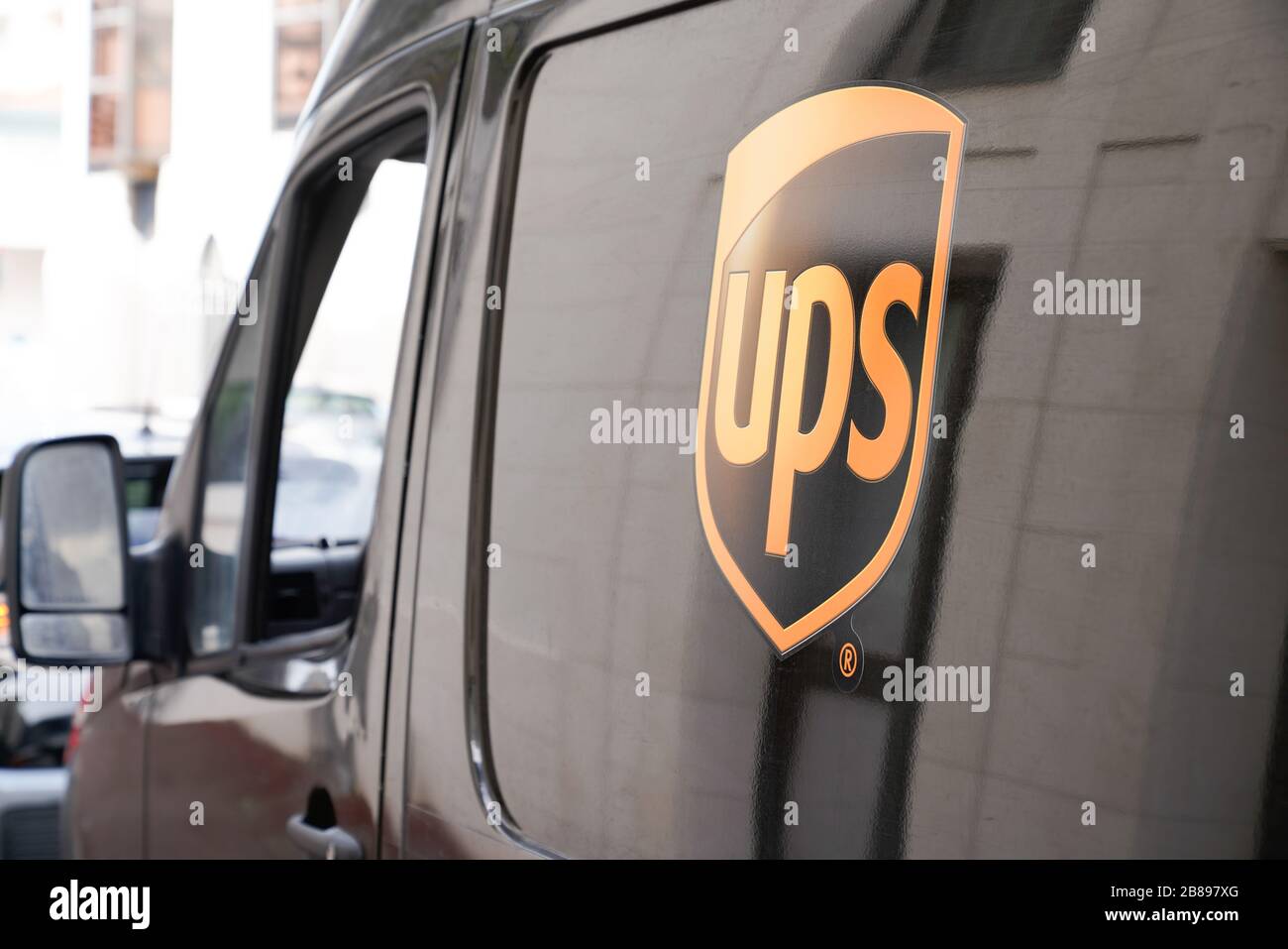 United parcel service ups driver hi-res stock photography and images ...