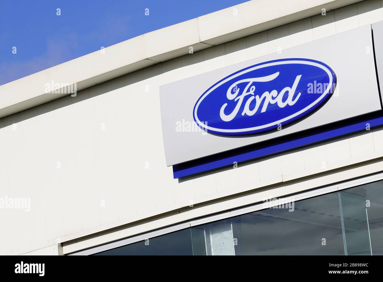 Ford Dealership Sign High Resolution Stock Photography and Images - Alamy
