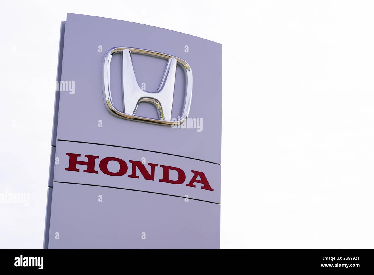 Honda logo sign white hi-res stock photography and images - Alamy