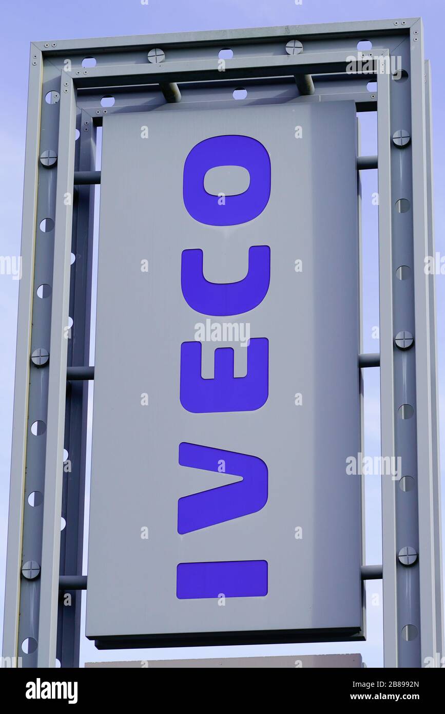 Iveco logo hi-res stock photography and images - Alamy