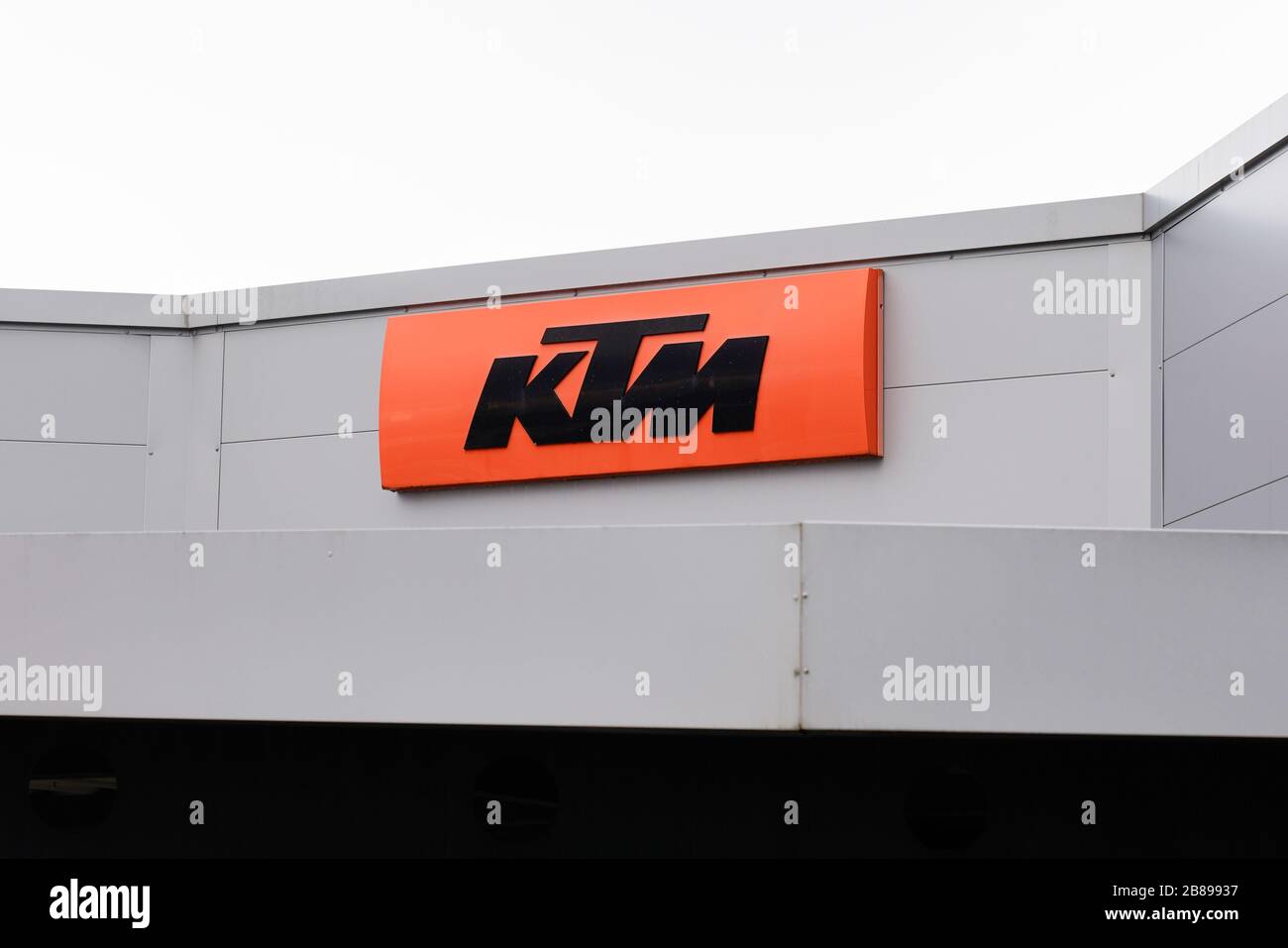 Ktm logo hi-res stock photography and images - Alamy