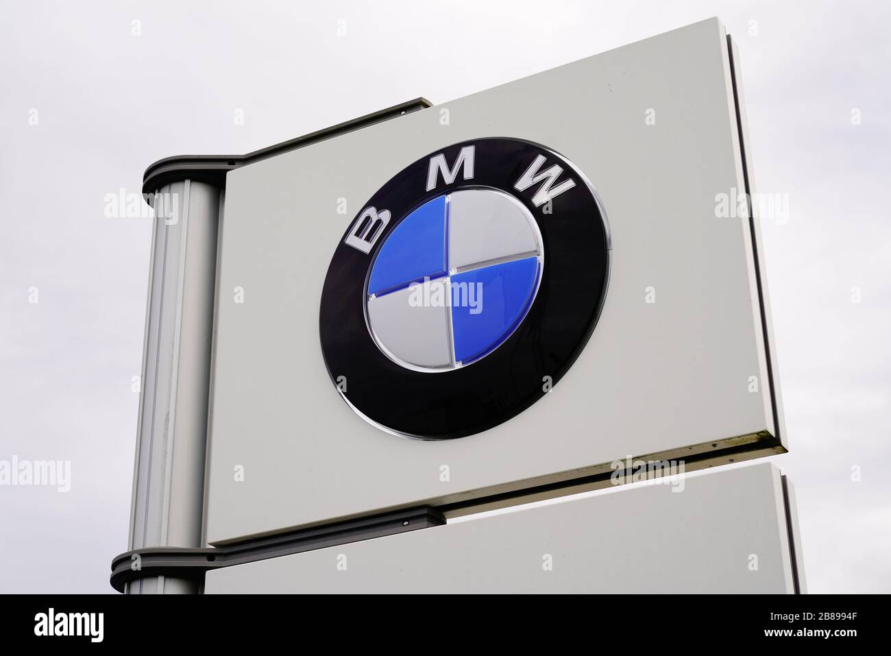 Bmw dealership sign hi-res stock photography and images - Alamy