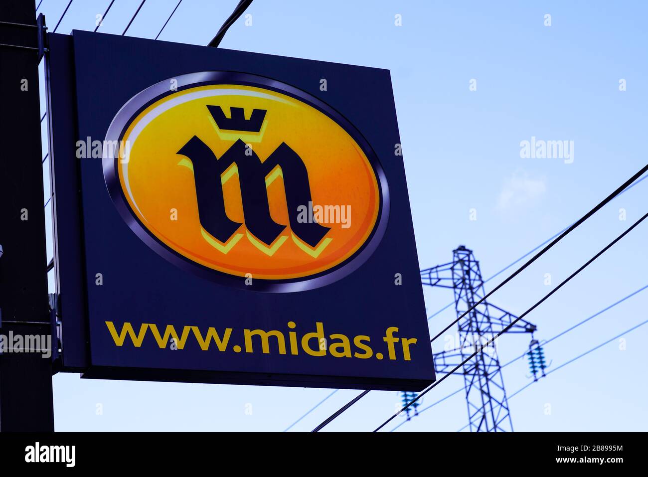 Midas muffler hi-res stock photography and images - Alamy