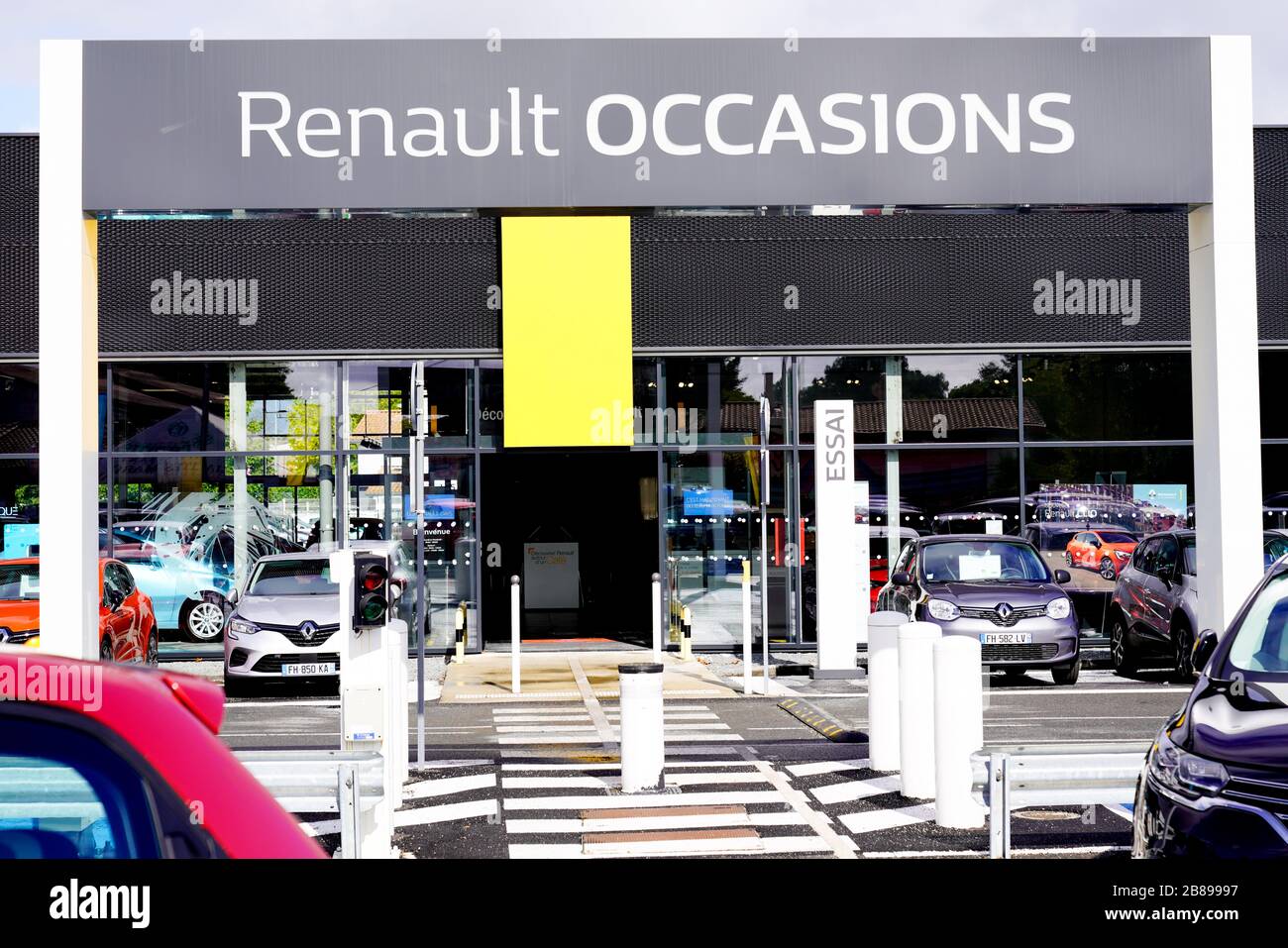 Bordeaux , Aquitaine / France - 10 02 2019 : renault garage store sign ...