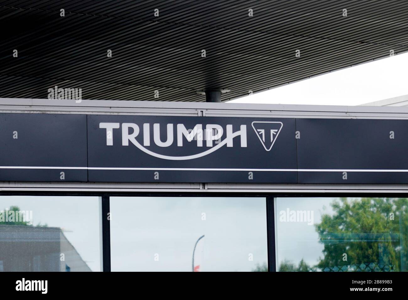 Triumph motorcycle logo hi-res stock photography and images - Alamy