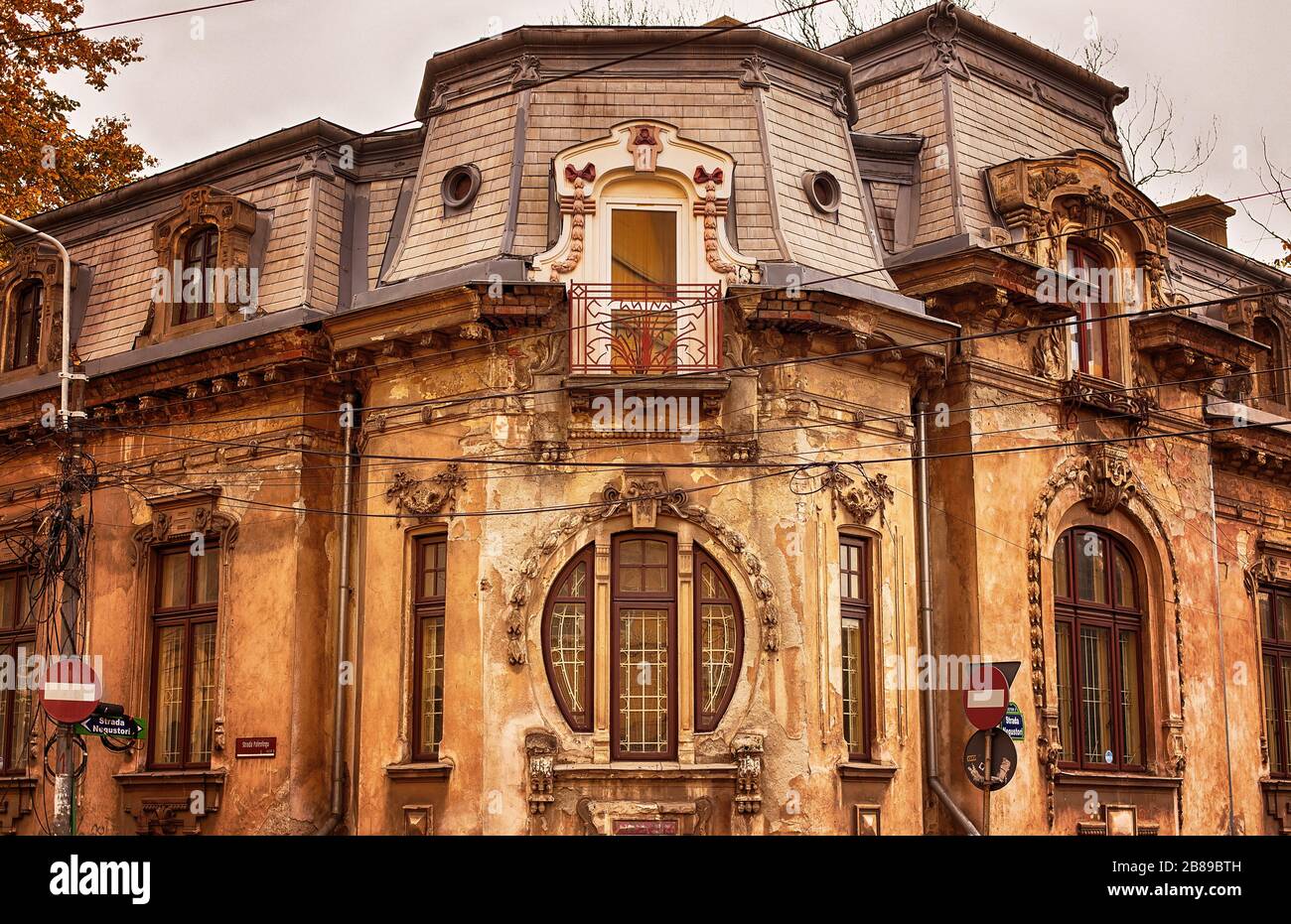 Street sceneries, landmarks, architecture, old or new, public buildings ...