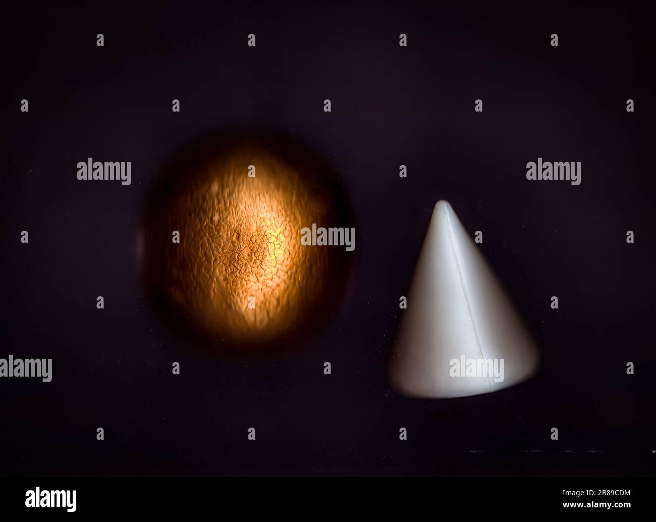 Geomegtric symbols. Circle, globe, cylinder, disc Stock Photo - Alamy