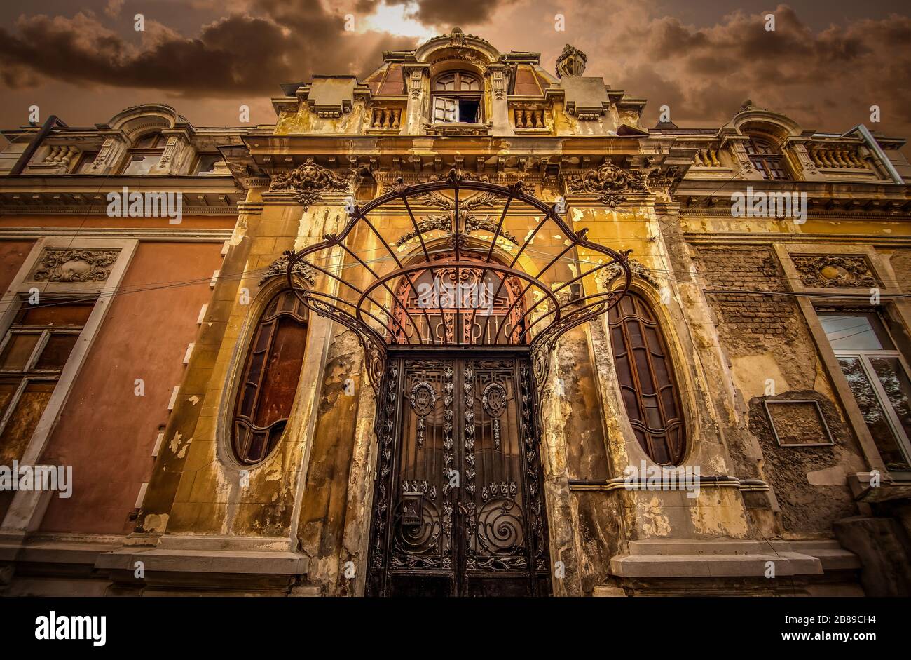 Street sceneries, landmarks, architecture, old or new, public buildings ...