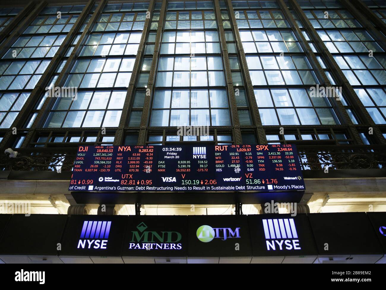 Stock market trading floor 2020 hi-res stock photography and images - Alamy