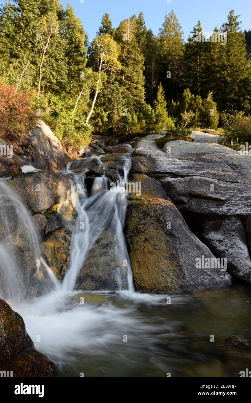Clear mountain pool waterfall hi-res stock photography and images - Alamy