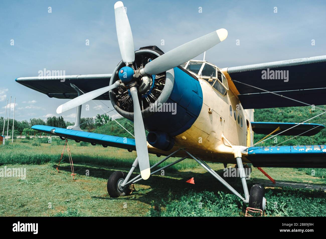 An-2 Soviet light multi-purpose aircraft, single-engine piston biplane ...