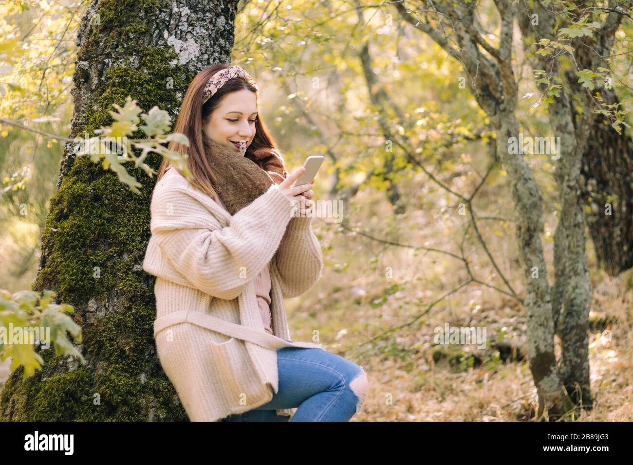 Person leaning against a tree hi-res stock photography and images - Alamy