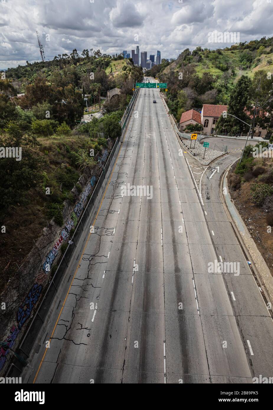 Los Angeles, USA. 20th Mar, 2020. The Pasadena freeway leading in to ...
