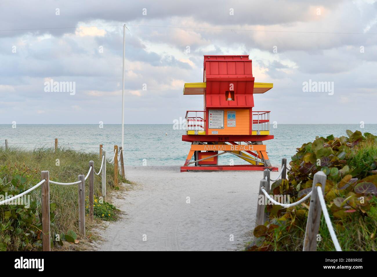 Miami Beach Ocean Drive High Resolution Stock Photography and Images ...