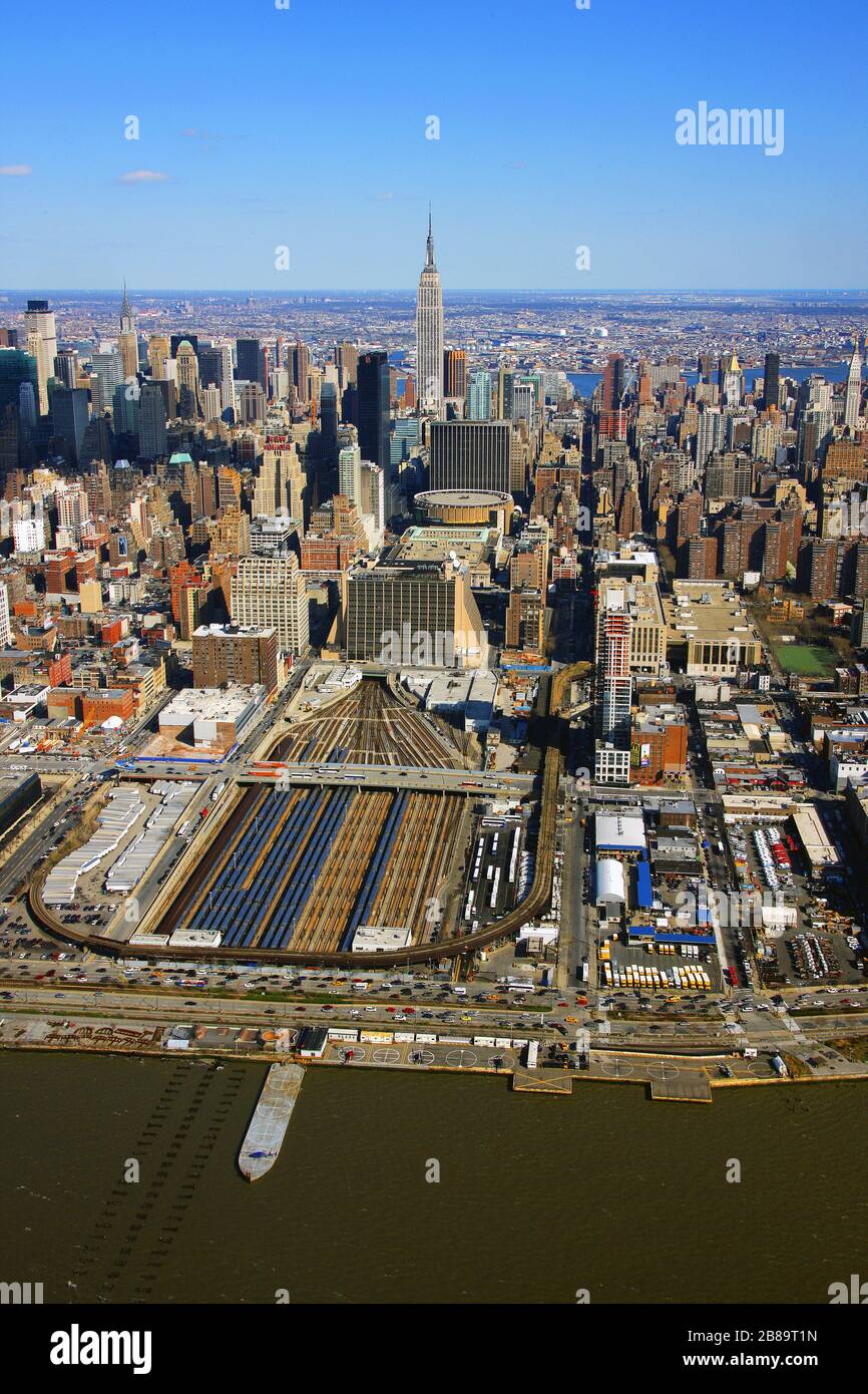 A 12 storey tower block hi-res stock photography and images - Alamy