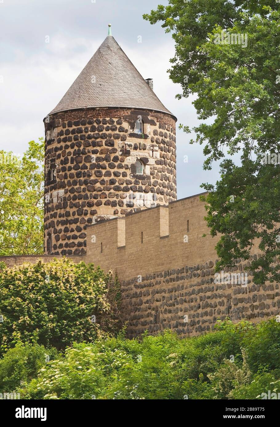 Vertical town hi-res stock photography and images - Alamy