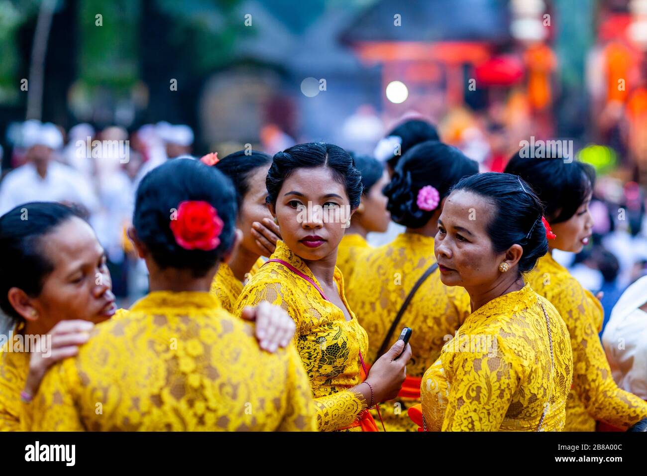 A Group Of Balinese Hindu Women At The Tirta Empul Water Temple, Bali ...