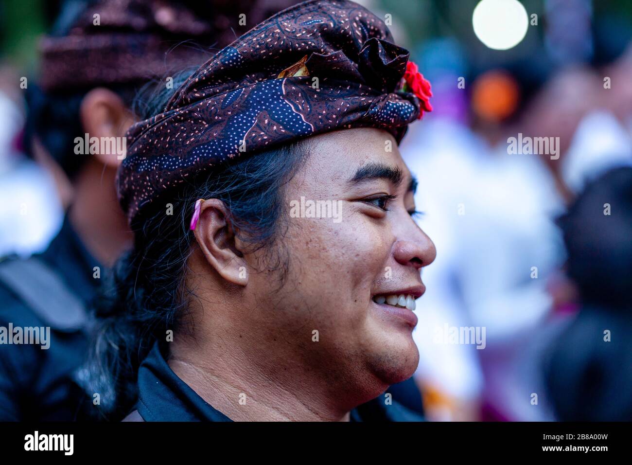 Balinese man in traditional costume hi-res stock photography and images ...