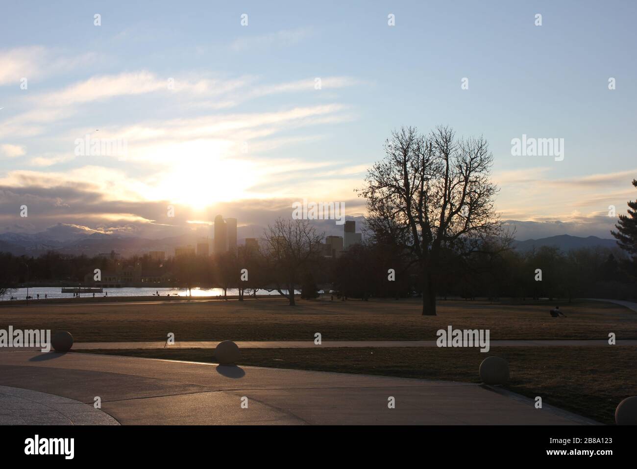 Denver skyline and mountains hi-res stock photography and images - Alamy