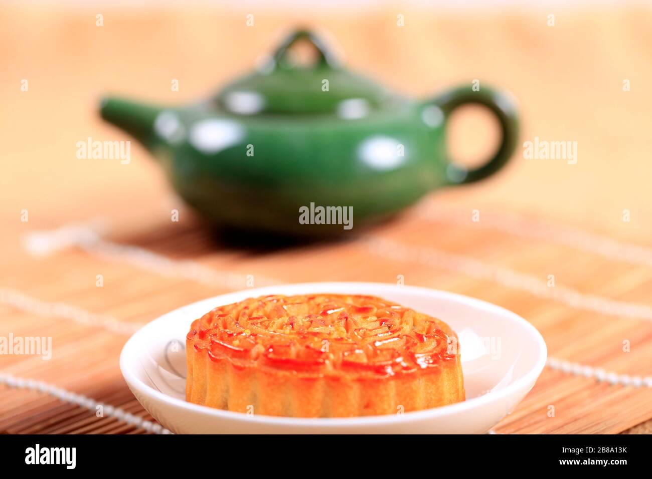 moon cake, Chinese traditional food Stock Photo - Alamy