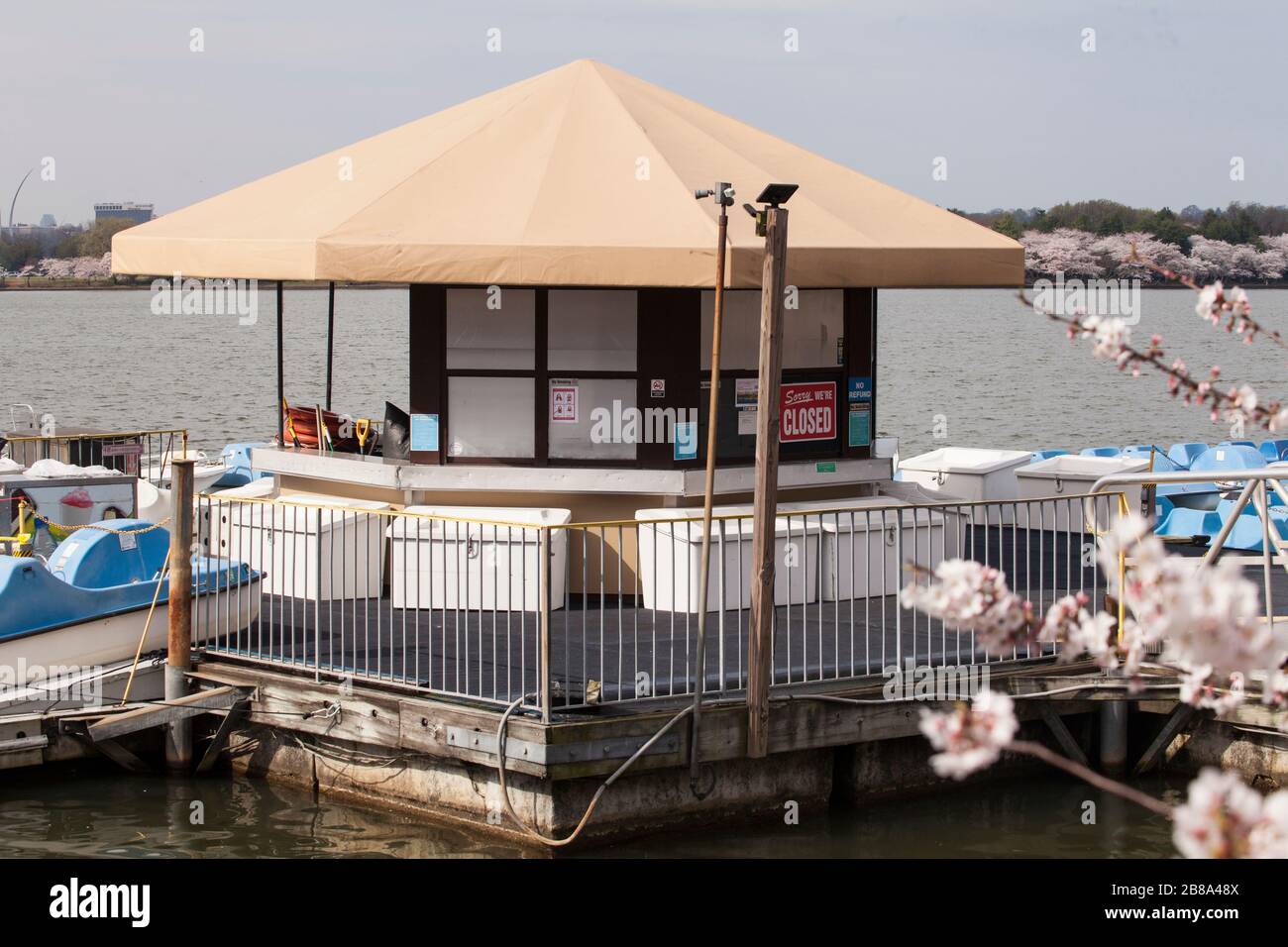 Floating kiosk hi-res stock photography and images - Alamy