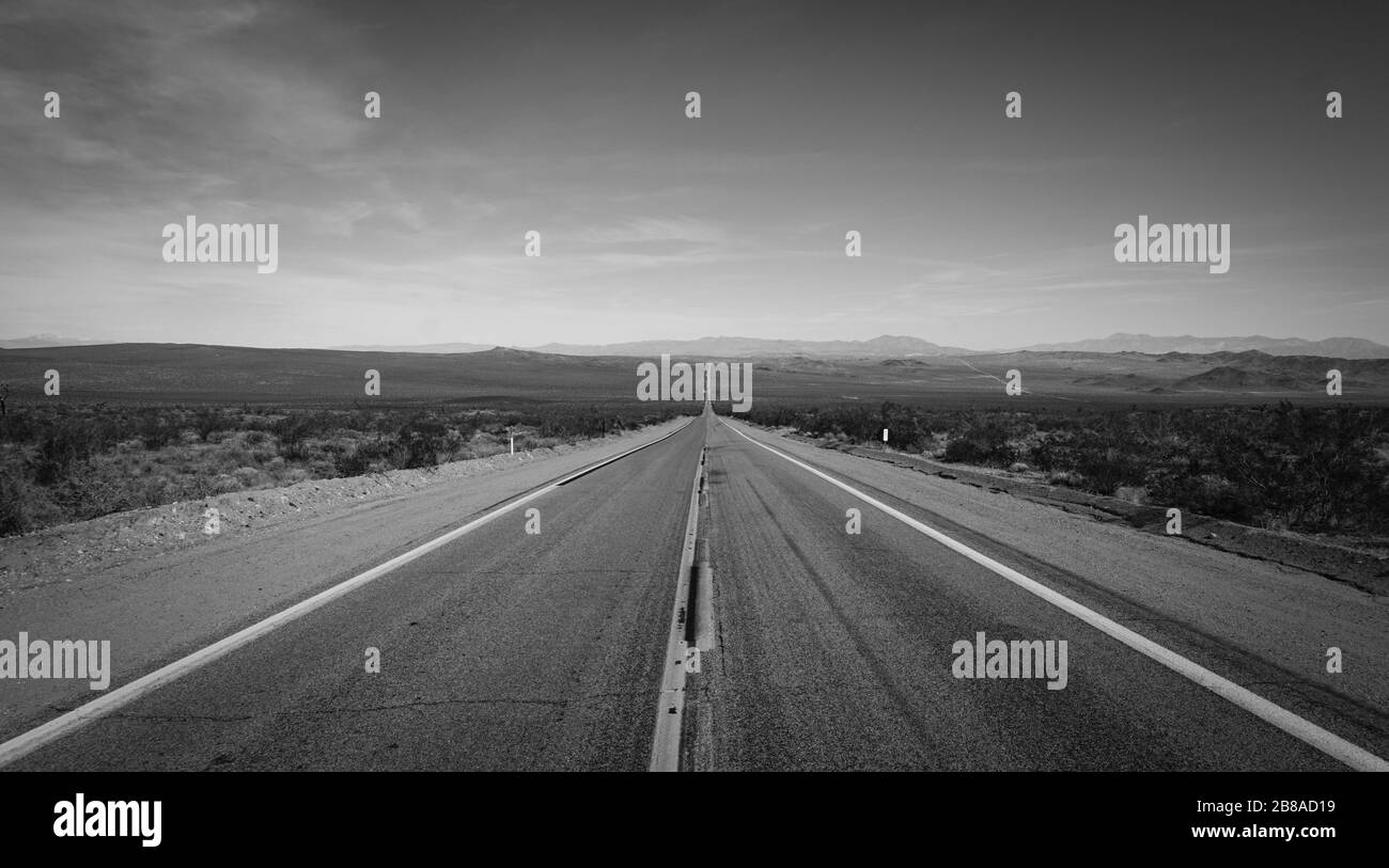 Empty highway Black and White Stock Photos & Images - Alamy
