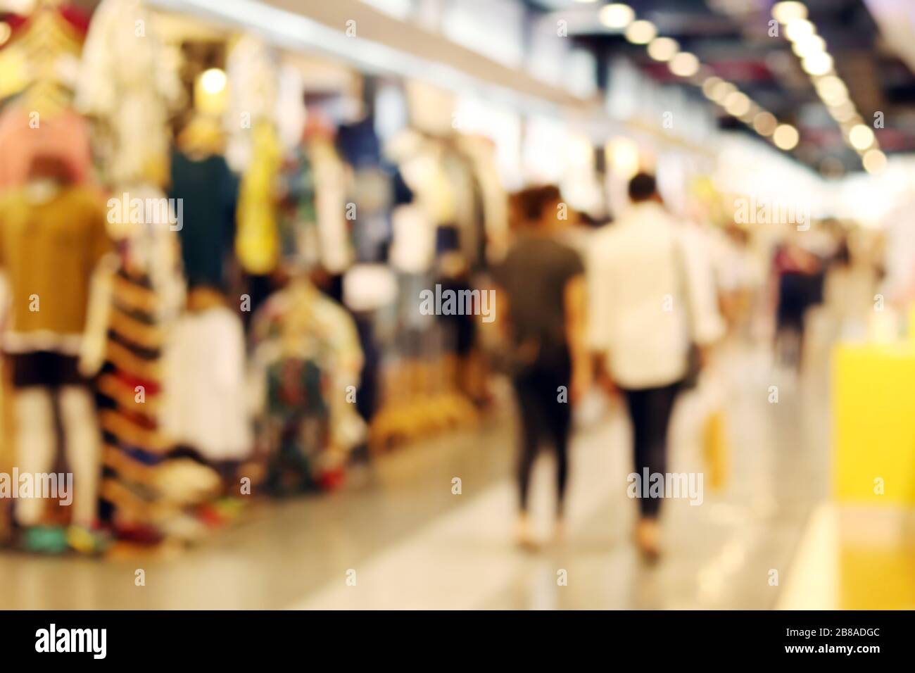 background blurred people in shopping fashion store, blurry images shop ...