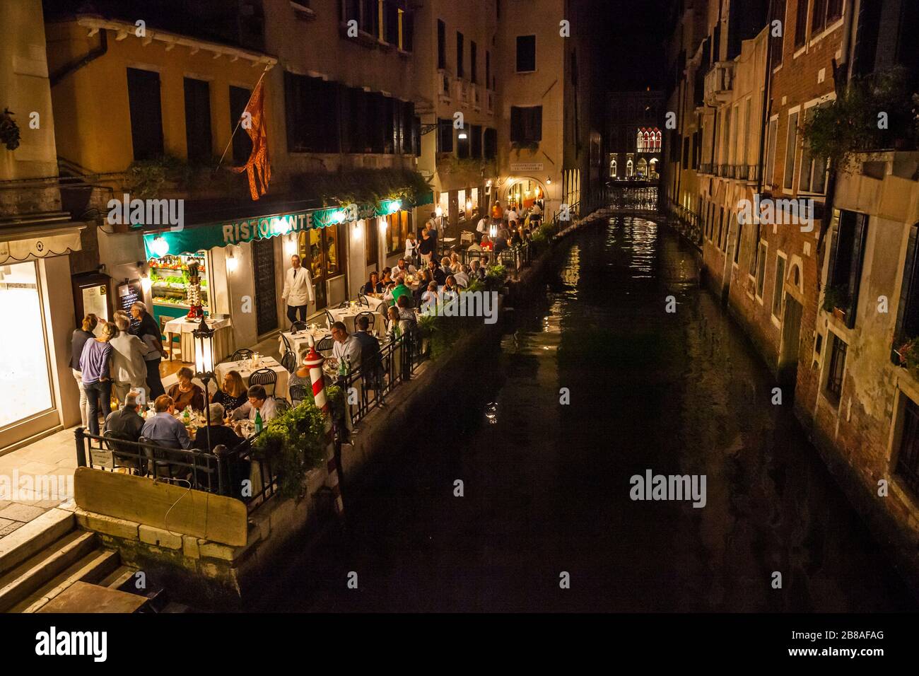 Outdoor dining italy hi-res stock photography and images - Alamy