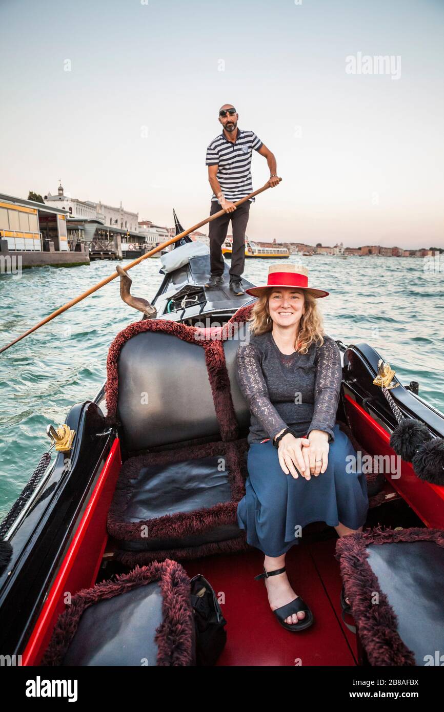 Woman in gondola venice hi-res stock photography and images - Alamy