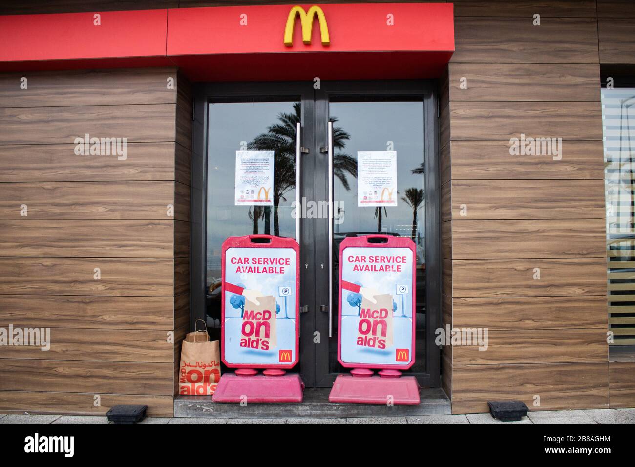 Beirut, Lebanon. 20 March 2020. A notice on the door advising customers ...