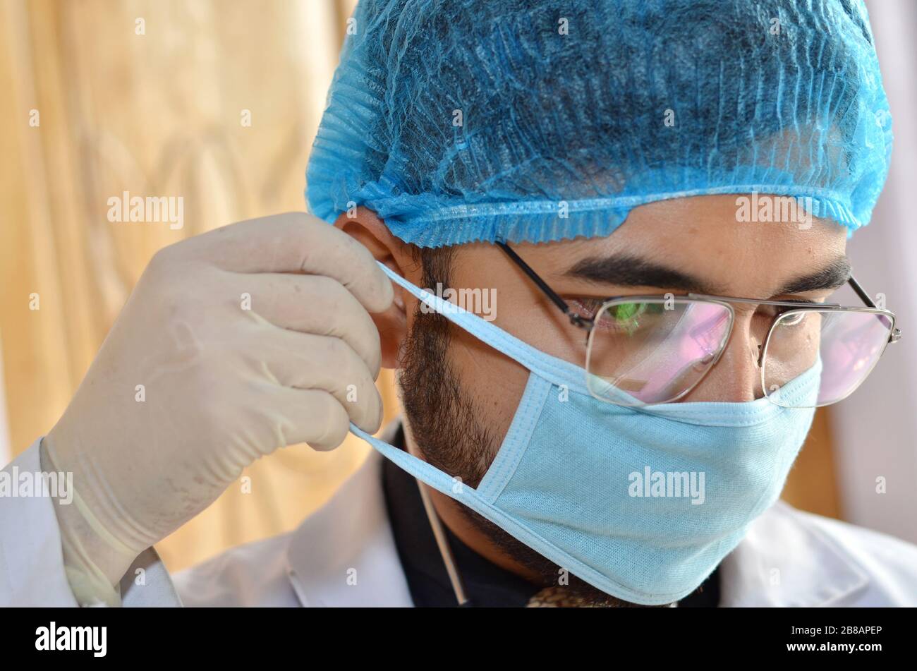 Hospital mask hi-res stock photography and images - Alamy