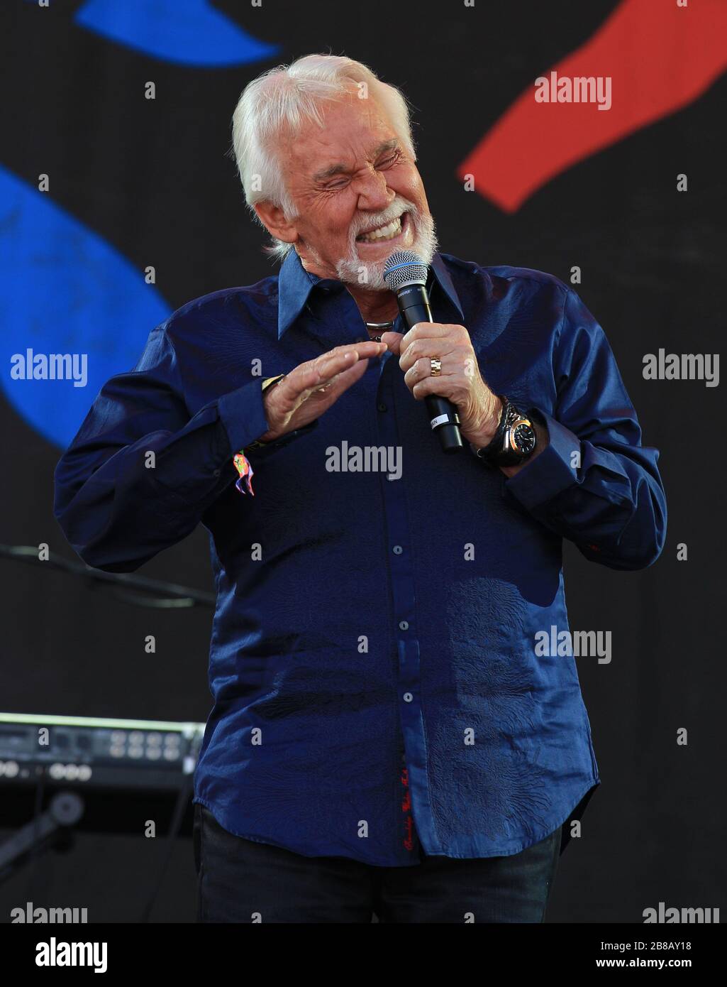 Kenny Rogers performing on the Pyramid Stage at the Glastonbury 2013 ...