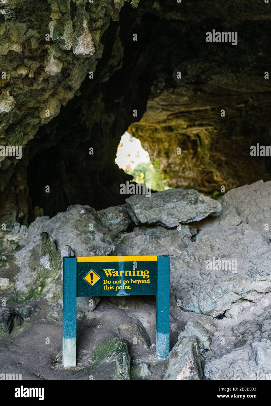 Falling cliff hazard hi-res stock photography and images - Alamy