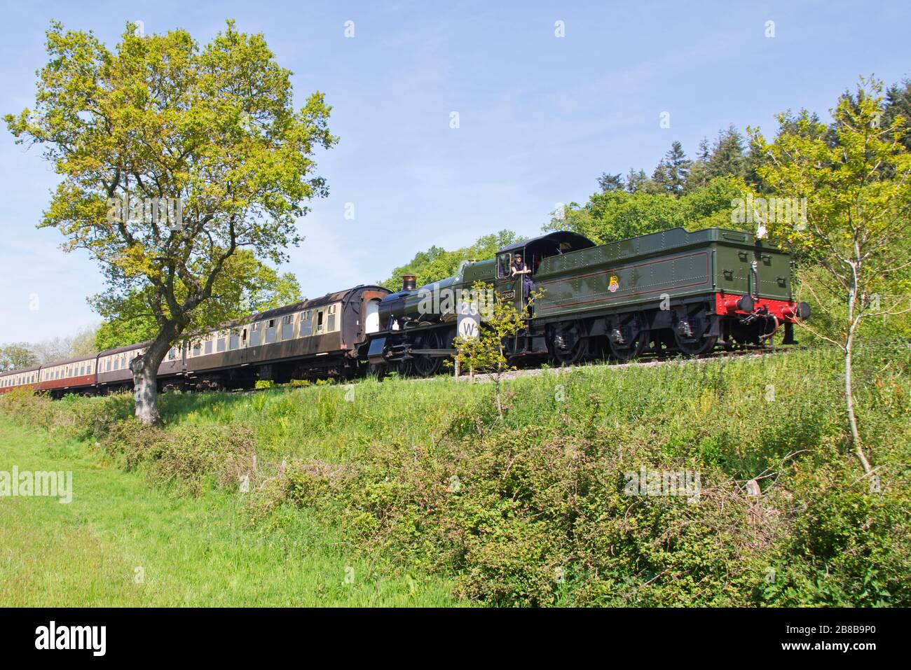7800(Manor) class steam locomotive 'Odney Manor' on the West Somerset ...