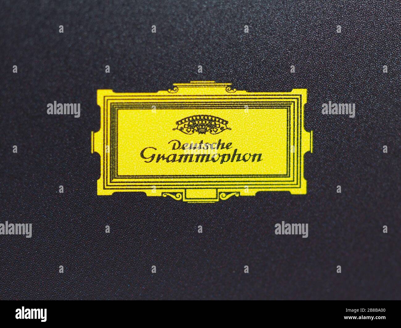 Deutsche grammophon hi-res stock photography and images - Alamy