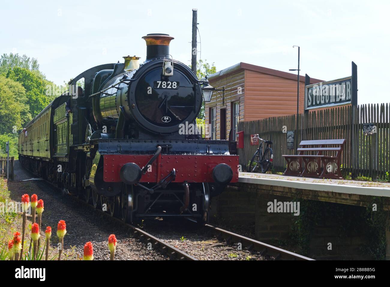 7800(Manor) class steam locomotive 'Odney Manor' arriving at Stogumber ...