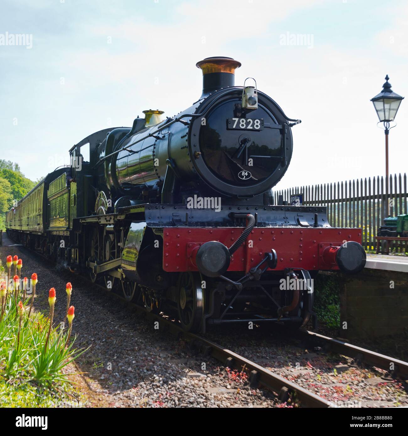 7800(Manor) class steam locomotive 'Odney Manor' arriving at Stogumber ...