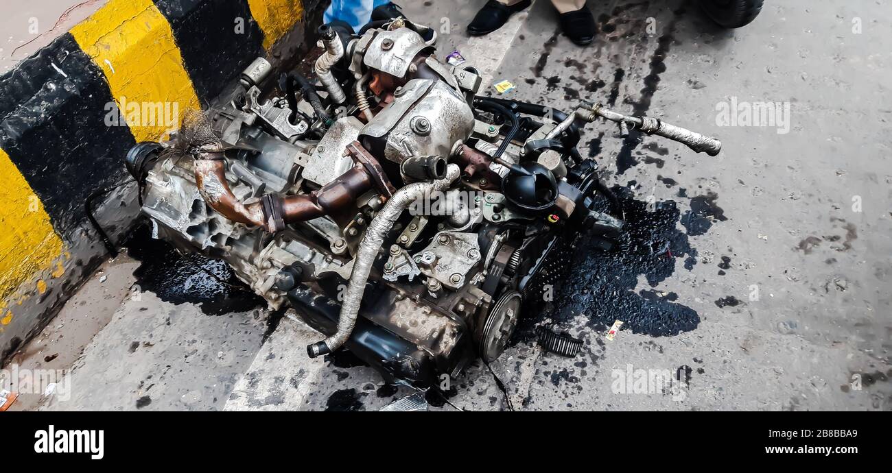 A picture of car engine Stock Photo - Alamy