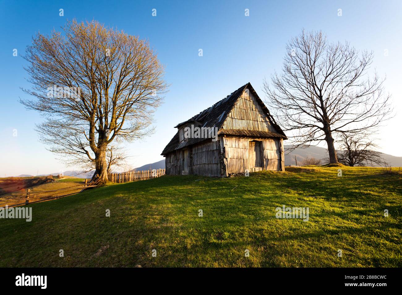 Roof covered with earth and grass hi-res stock photography and images ...