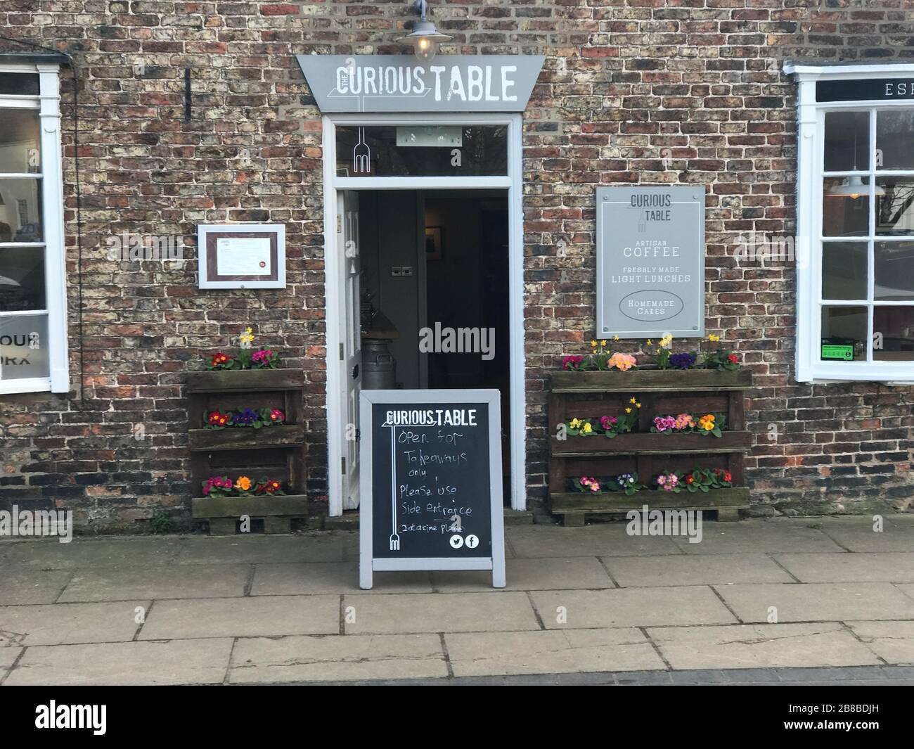 Takeaway sign hi-res stock photography and images - Alamy