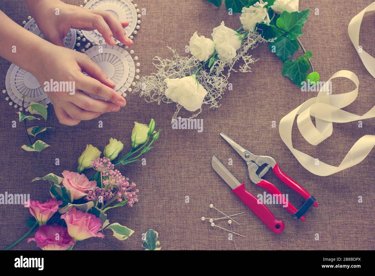 Woman pins hi-res stock photography and images - Alamy