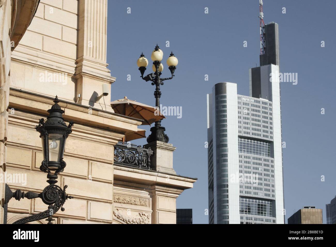 The opera building architecture hi-res stock photography and images - Alamy