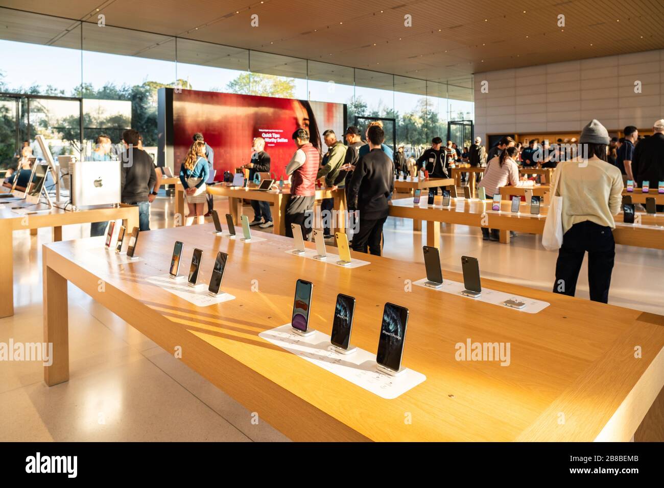 New apple park visitor center hi-res stock photography and images - Alamy