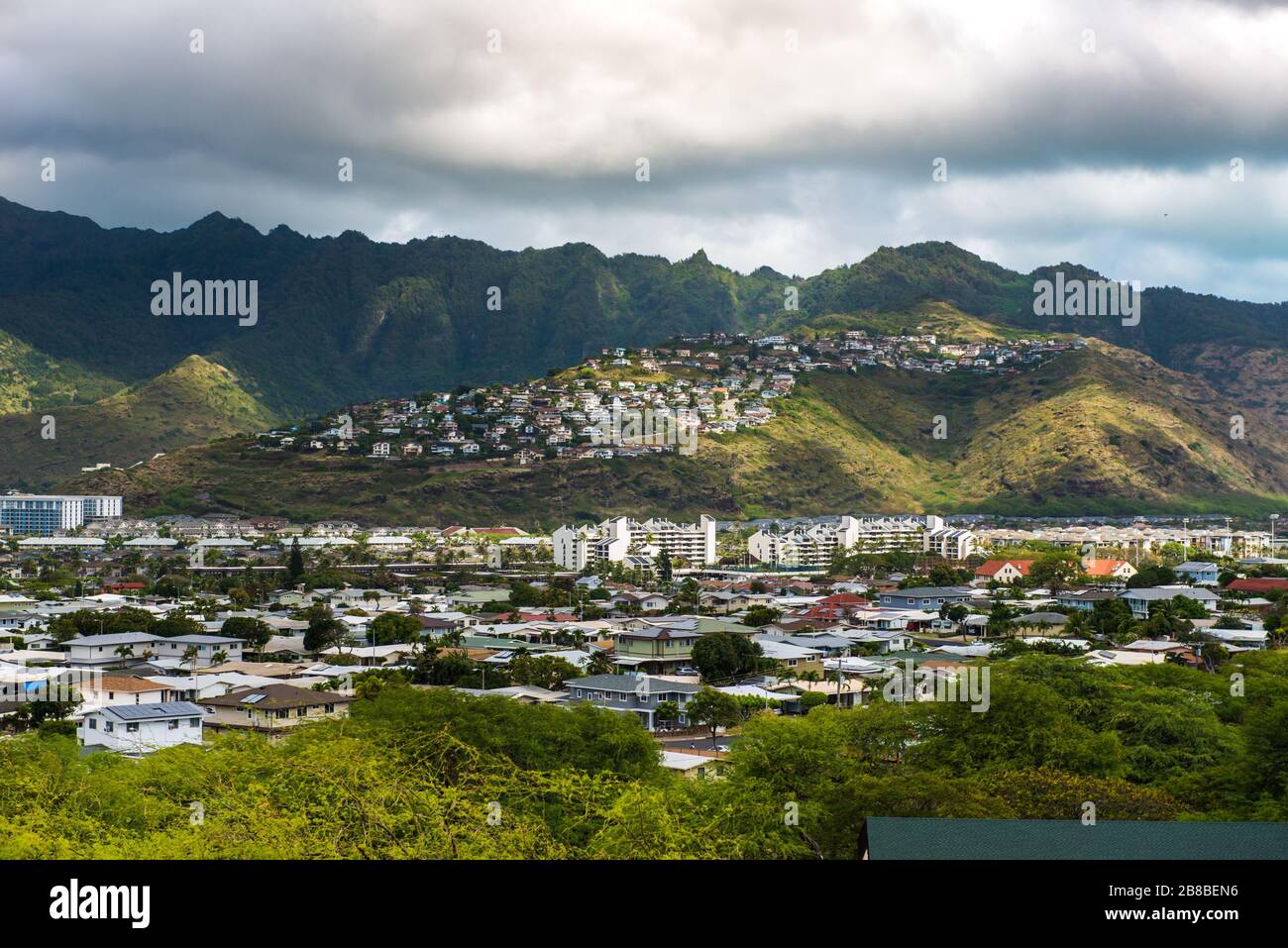 Overlook view of hill side house in honolulu Stock Photo - Alamy
