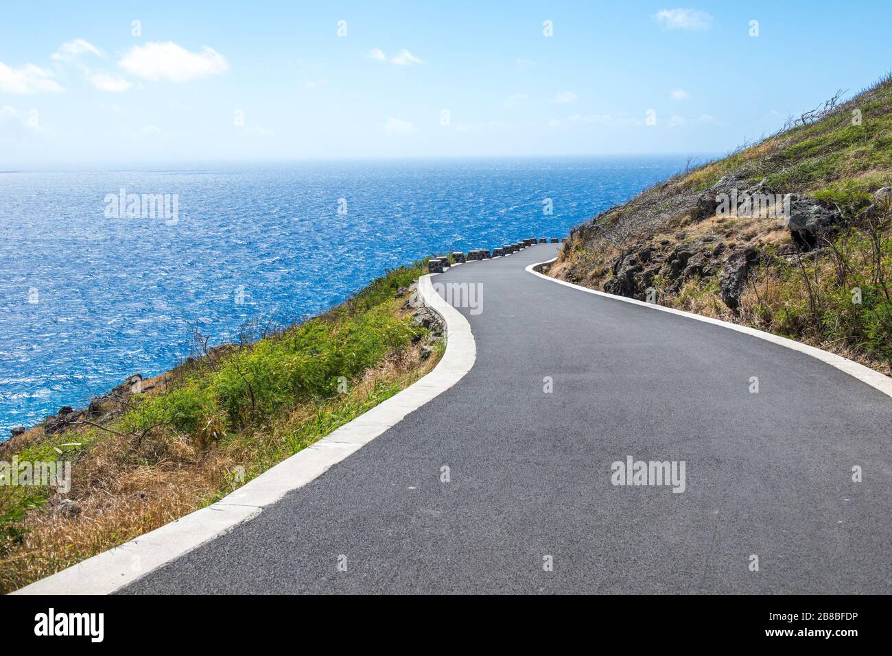 Road beside the ocean in Hawaii USA Stock Photo - Alamy