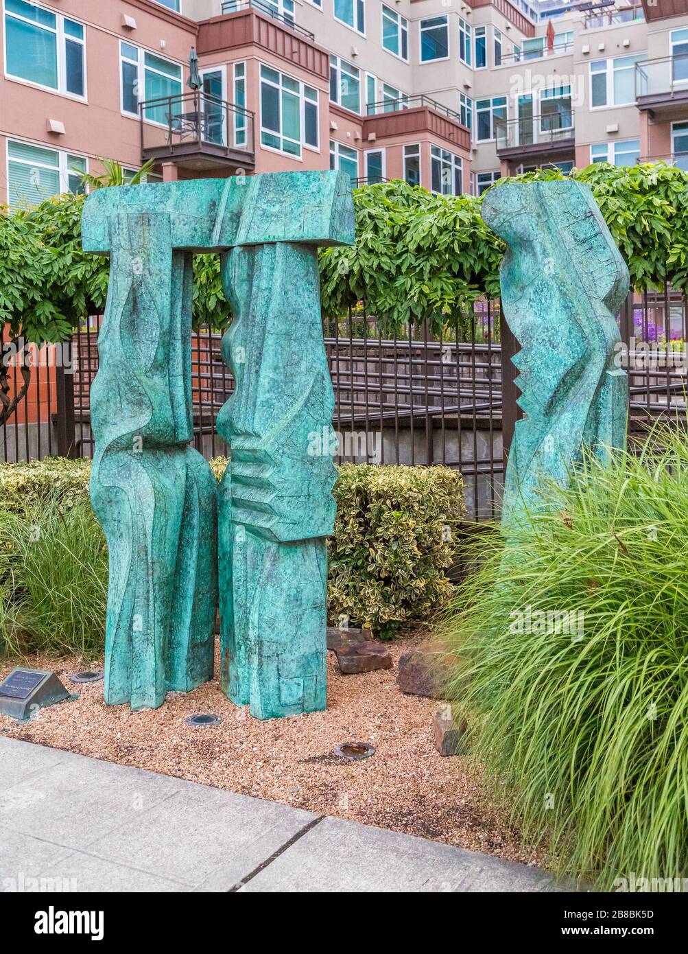 Statues in chinese japanese hi-res stock photography and images - Alamy