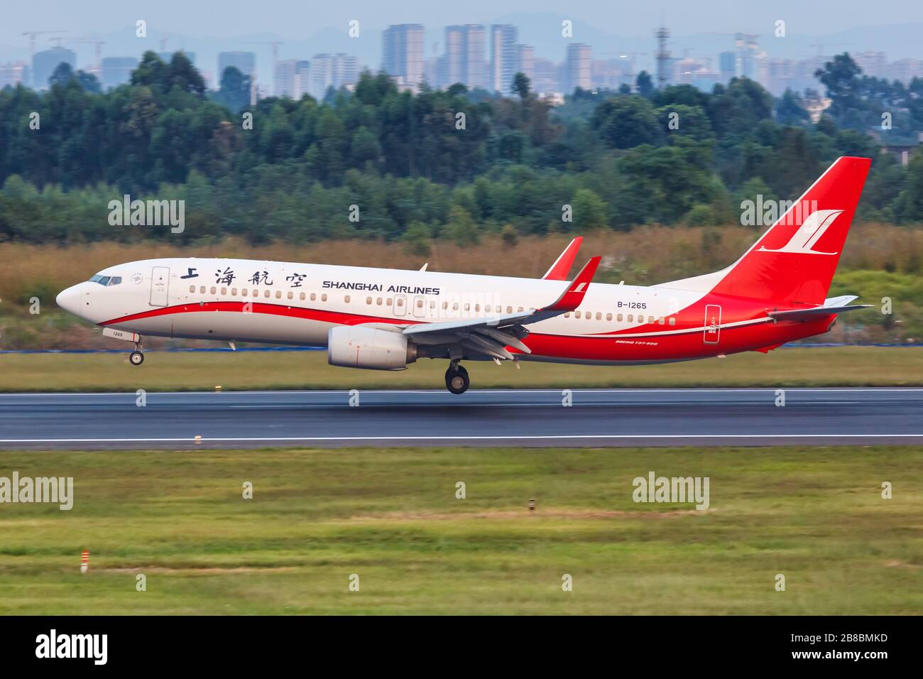 Chengdu, China – September 22, 2019: Shanghai Airlines Boeing 737-800 ...