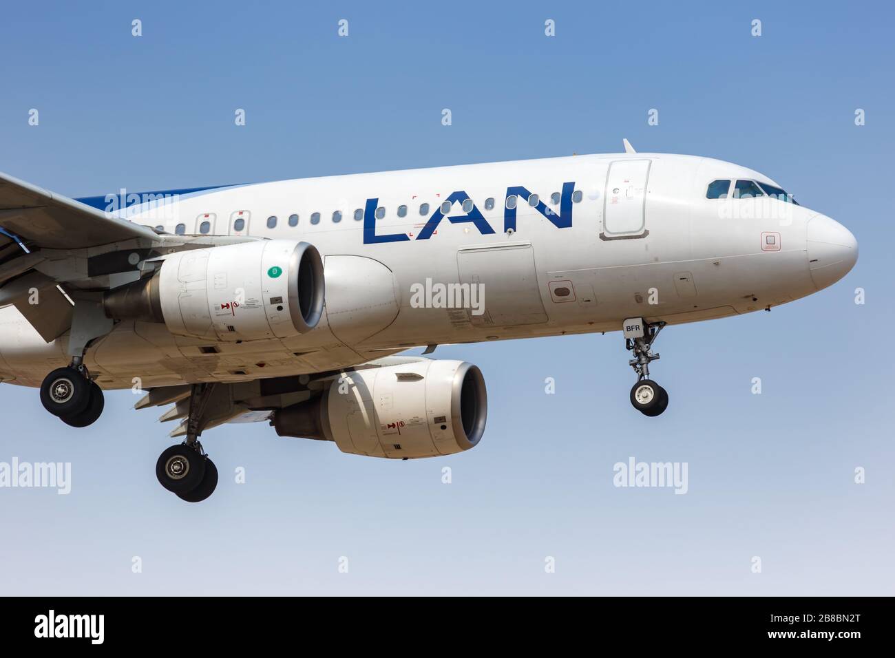 Lan airlines hi-res stock photography and images - Alamy