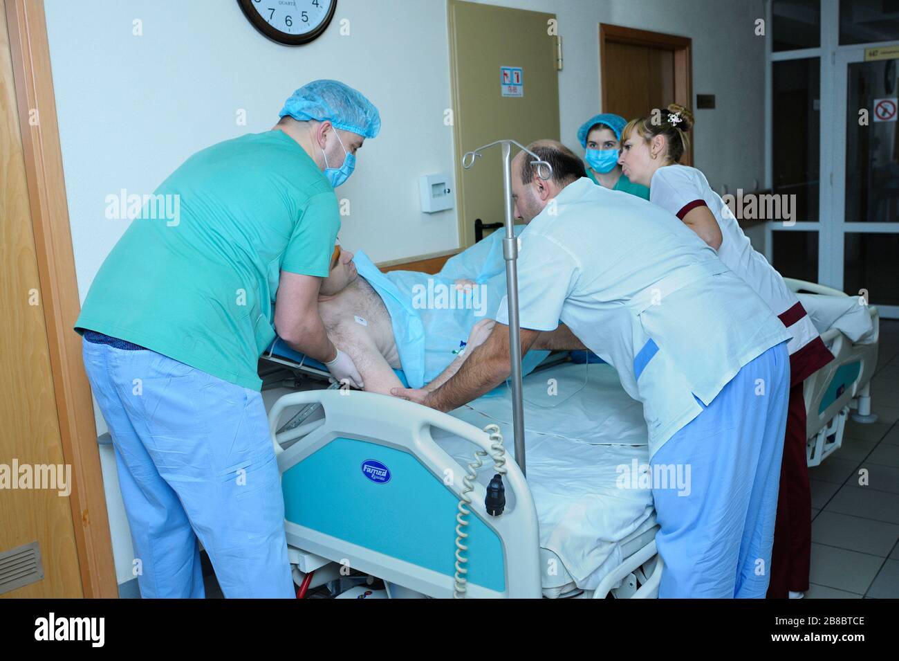 Doctor cart hi-res stock photography and images - Alamy